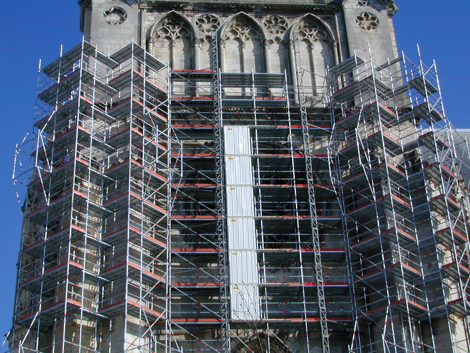 RENOVATIE / GEVELSTEIGER - ALTRAD BENELUX STEIGERS